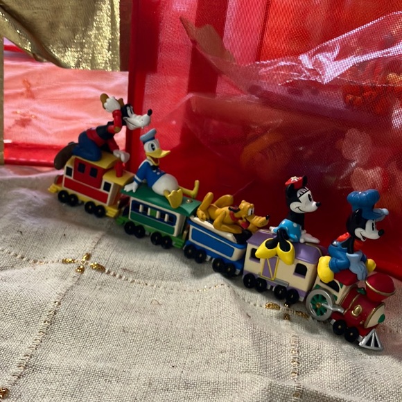 Hallmark Disney Christmas Train – PCZXR